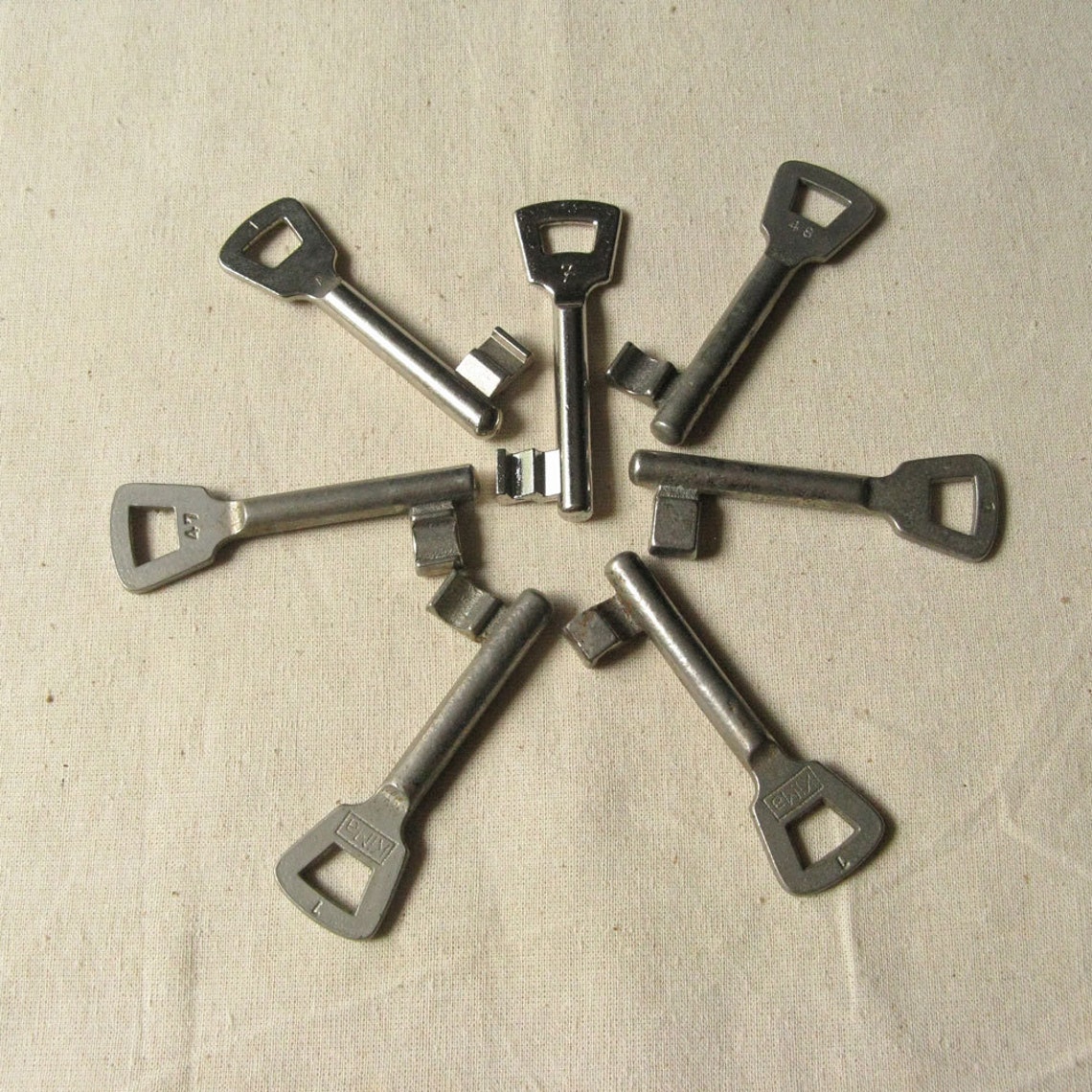 Vintage Skeleton Keys Old Fashioned Keys Large Metal Keys | Etsy