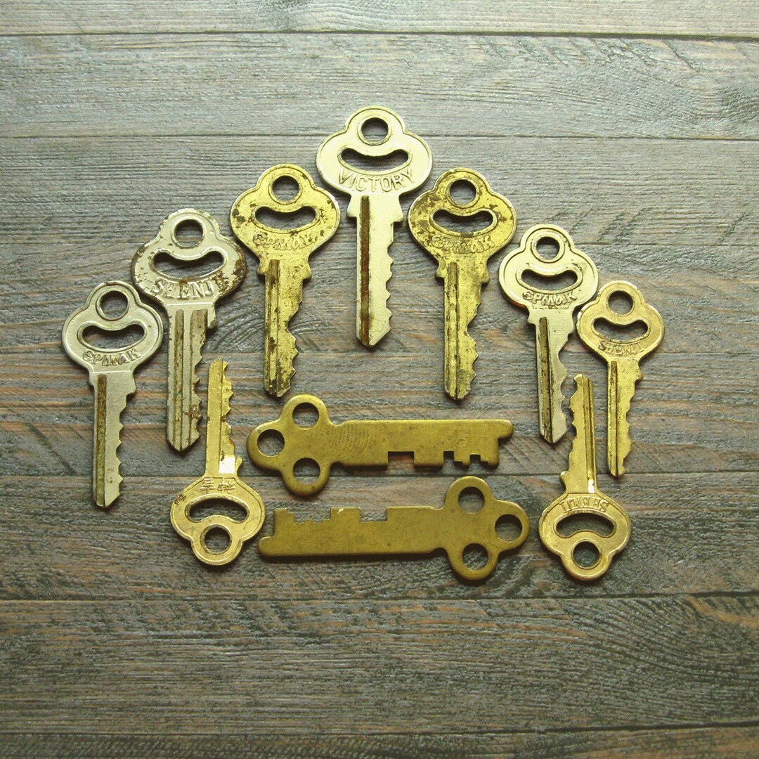 Set of 11 Vintage Keys, Vintage Finding, Small Keys, Key to My Heart ...