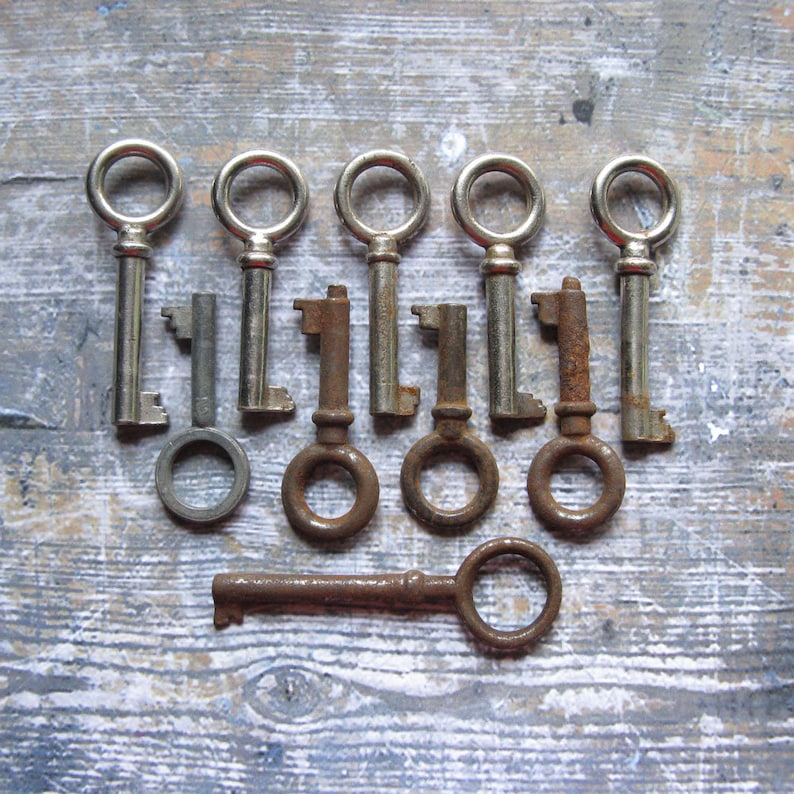 Vintage Metal Keys Silvertone Metal Key Rusty Hardware | Etsy