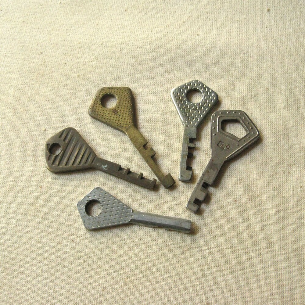 10 Pcs Vintage Keys Flat Keys Old Keys Steampunk Keys - Etsy