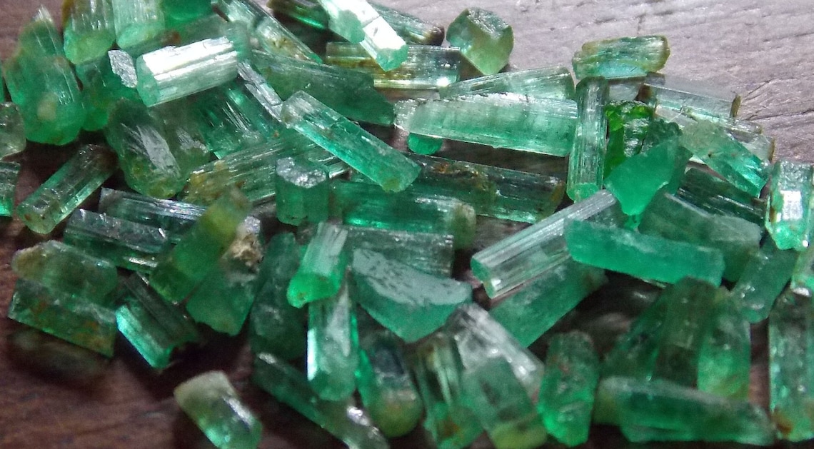 Natural Raw Green Hexagon Crystal Emerald | Etsy