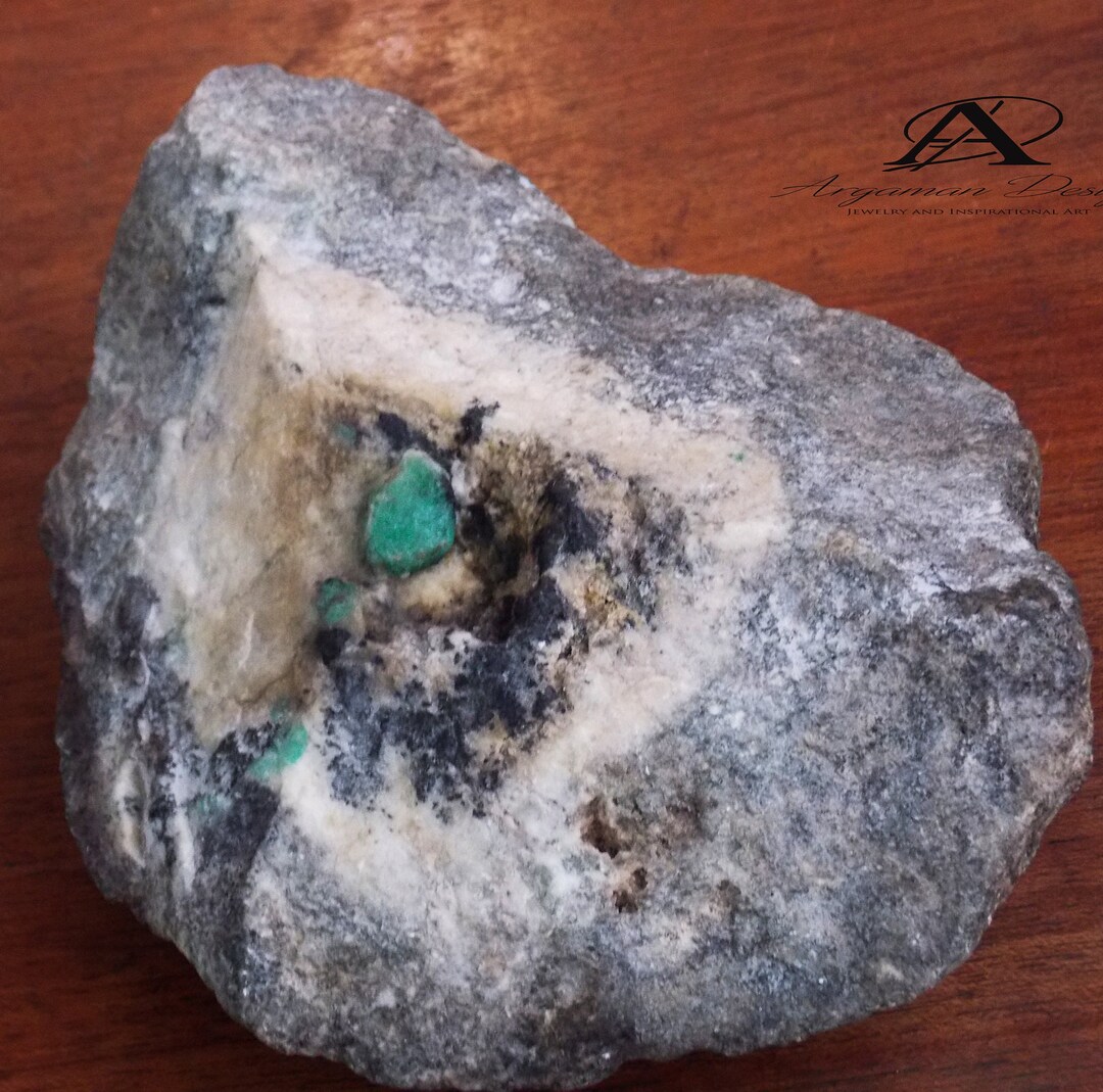 Emerald , Natural Organic Raw Green Crystal Emerald Gemstones ...
