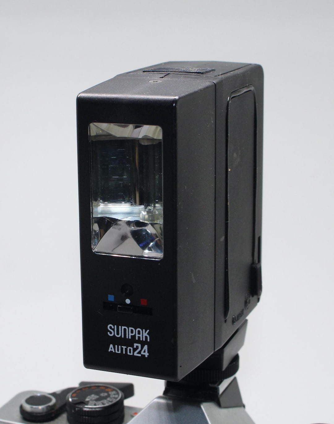 Sunpak Auto 24 Electronic Flash Unit With Batteries and Sync Cable ...