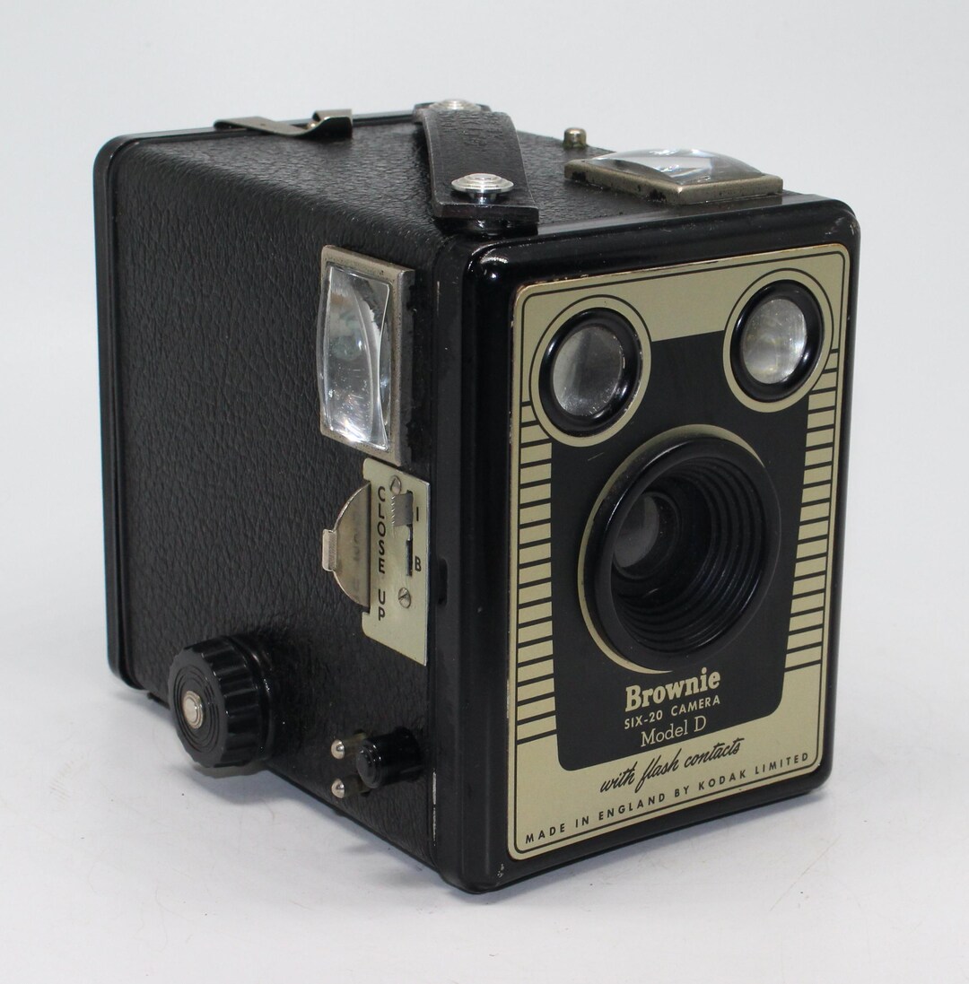Kodak Brownie Six-20 Box Camera Model D With Case – C.1953-1957 - Very ...