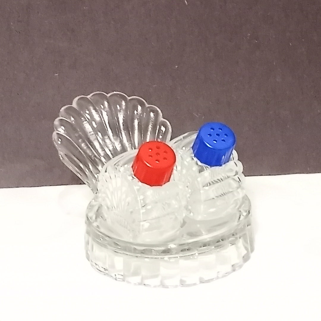Scallop Sea Shell Salt & Pepper Shakers Vintage Clear Glass 1" Tray ...
