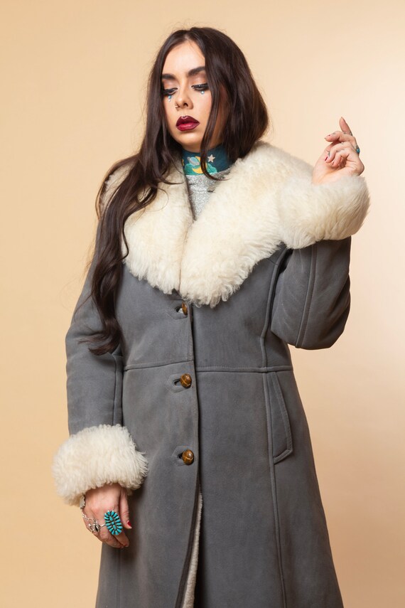 INCREDIBLE RARE VINTAGE leather princess coat with dr… - Gem