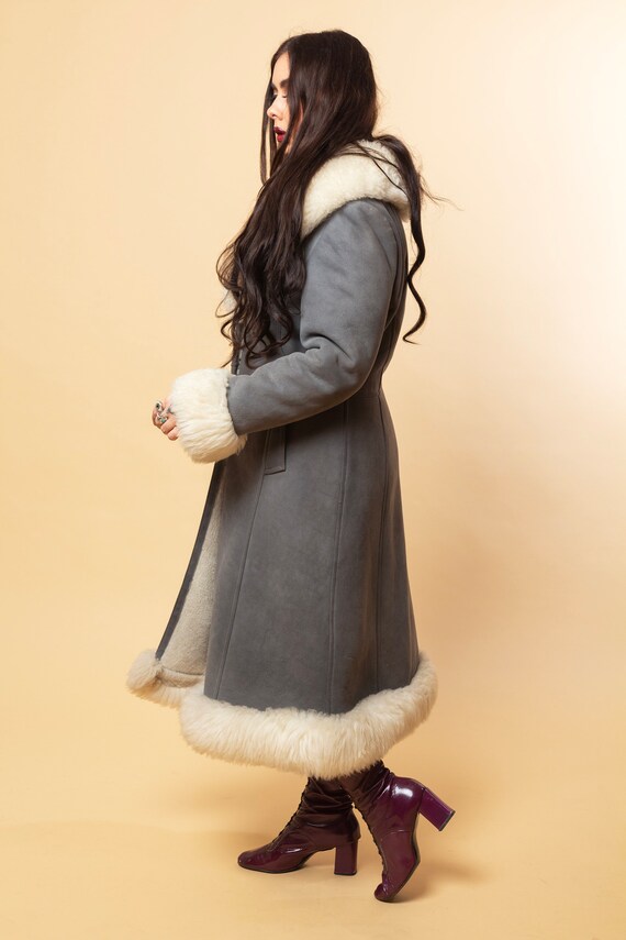 INCREDIBLE RARE VINTAGE leather princess coat with dr… - Gem