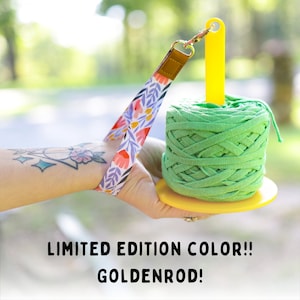 Portable Yarn Holder, Travel Wrist Hanging Yarn Cake Dispenser, Gift ...
