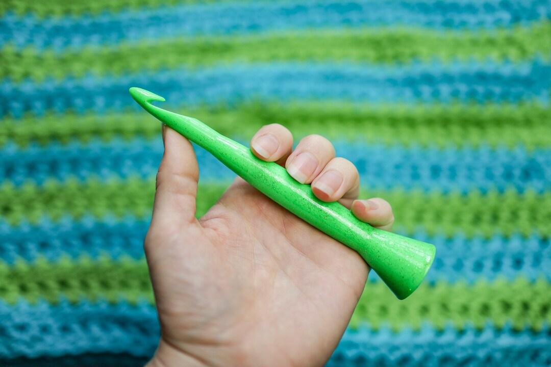10mm Ergonomic Crochet Hook, 3D Printed Jumbo Crochet Hook, Neon Green ...
