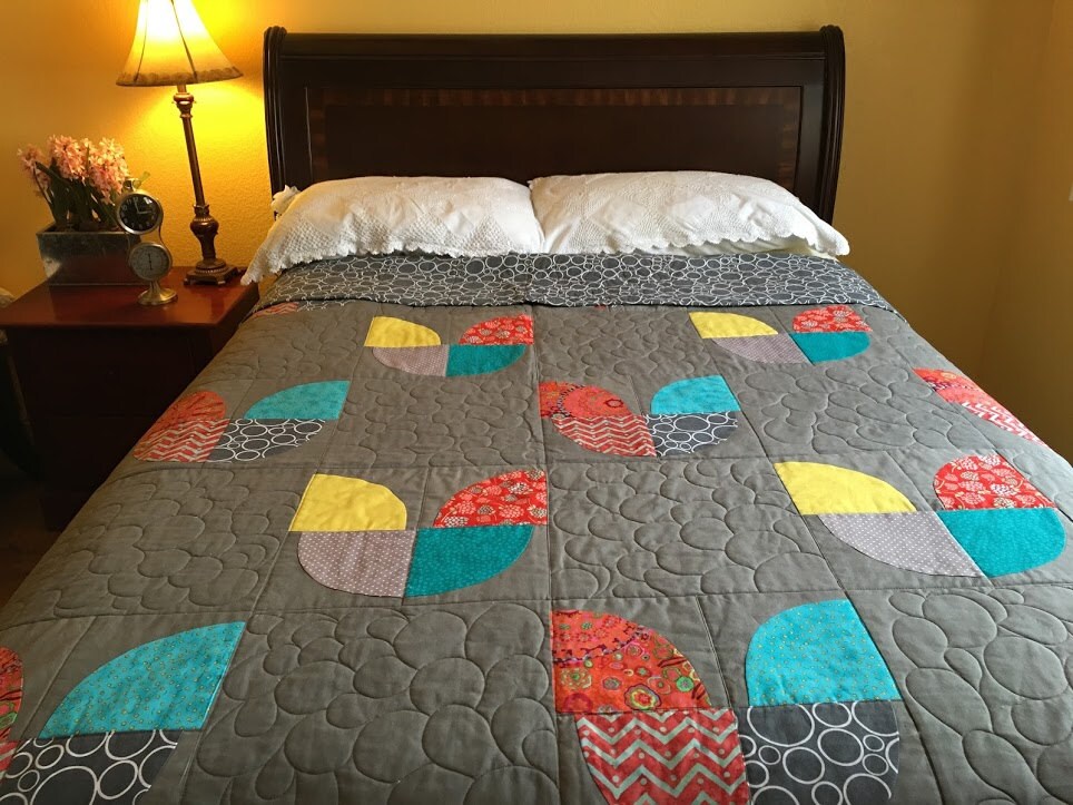 Modern Tulip Quilt - Etsy
