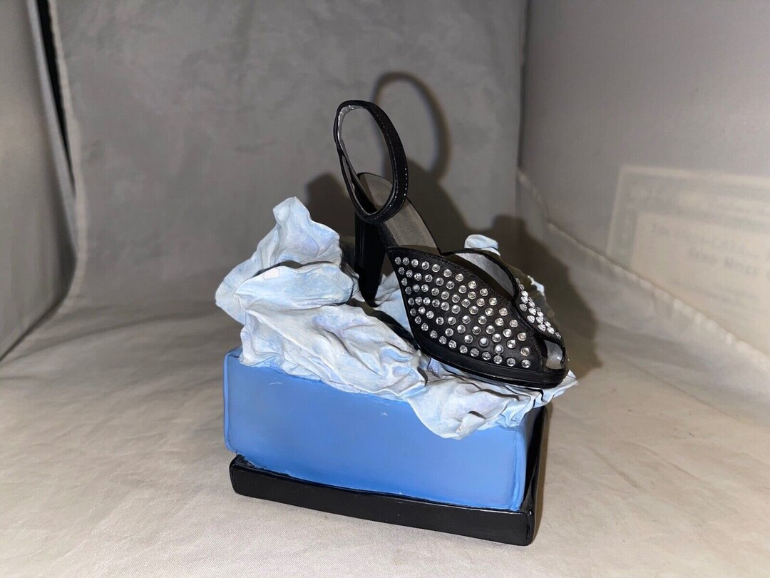 1999 Just the Right Style Girls Best Friend Shoe Musical Figurine - Etsy