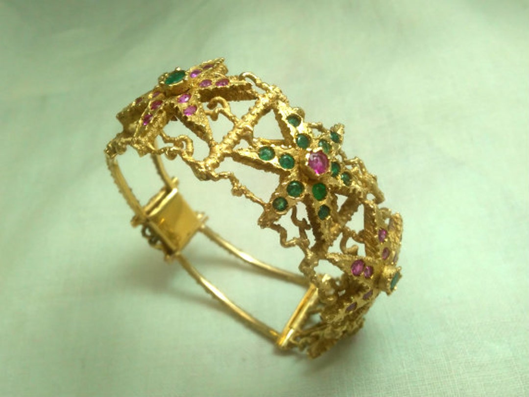Starres Armband aus 750er (18 Karat) Gold im etruskischen Stil mit 4 ...