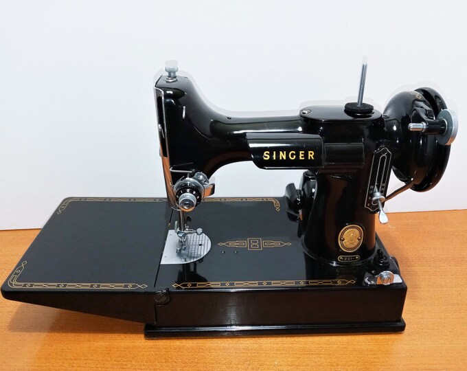 Singer 221 Featherweight Sewing Machine- 1957 - Etsy