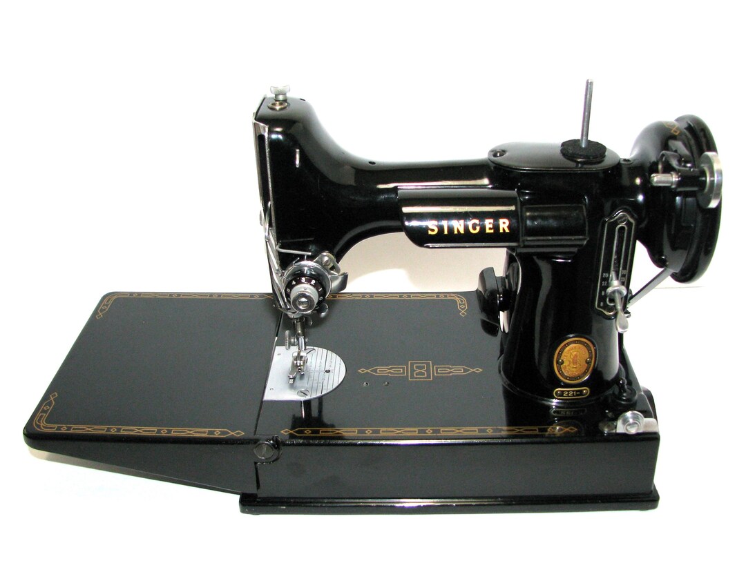Singer 221 Featherweight Sewing Machine- 1957 - Etsy