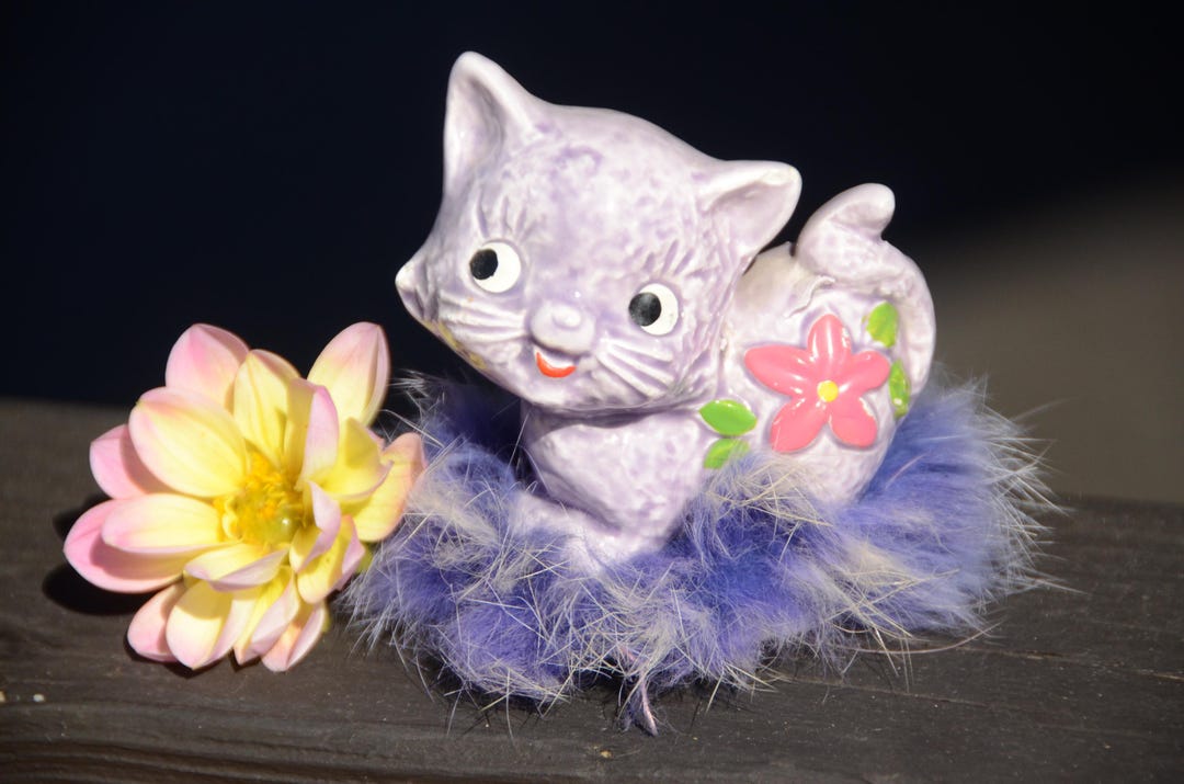 Kitschy ANAMORPHIC CAT | Purple Kitty Figurine: Vintage National ...