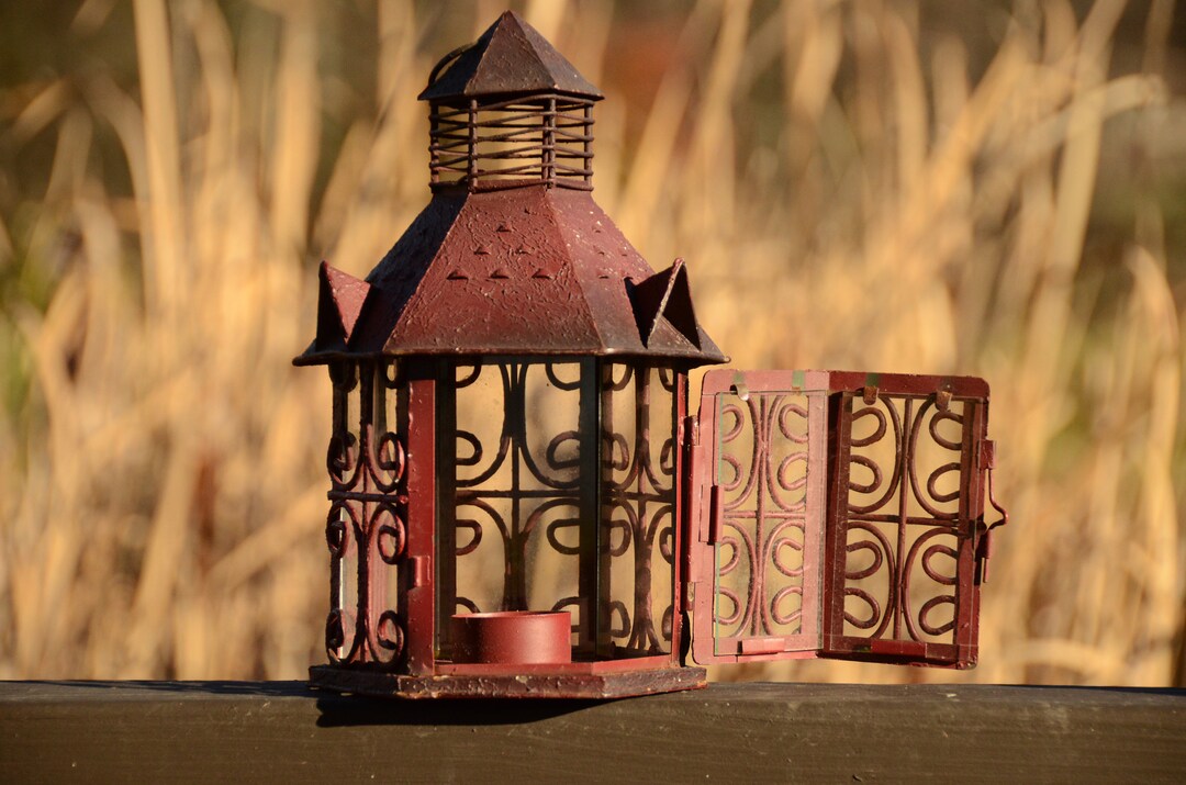 Rustic-looking Red Tea Light LANTERN Yankee Candle Company Rustic Decor ...