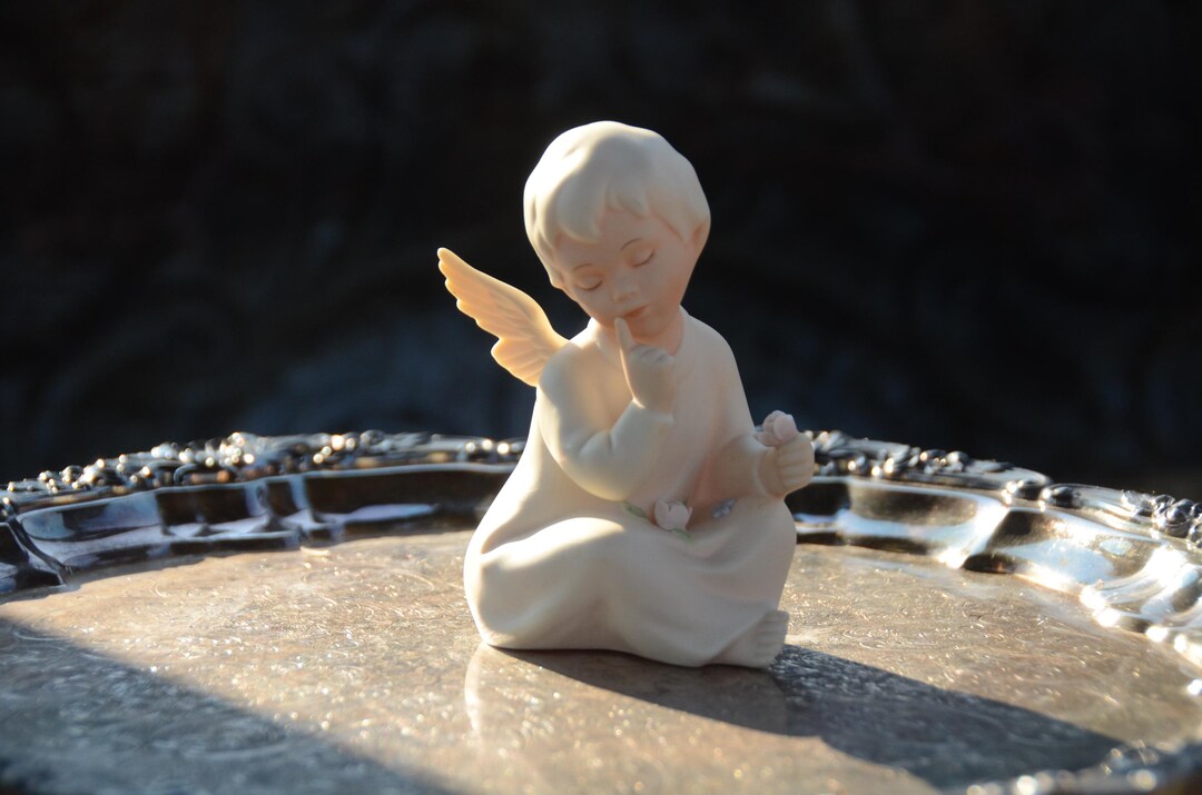 1991 HOMCO ANGEL | Vintage Sitting Porcelain Angel Holding Finger to ...