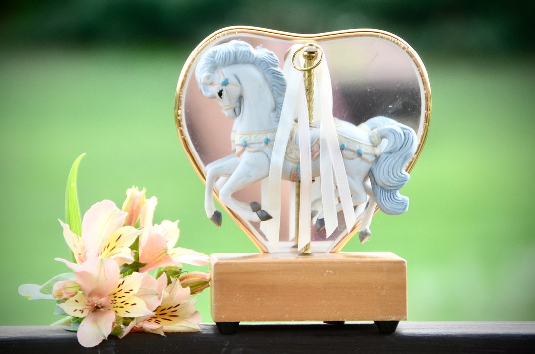 CAROUSEL HORSE Box With Mirrored Heart | Porcelain Carousel Horse ...