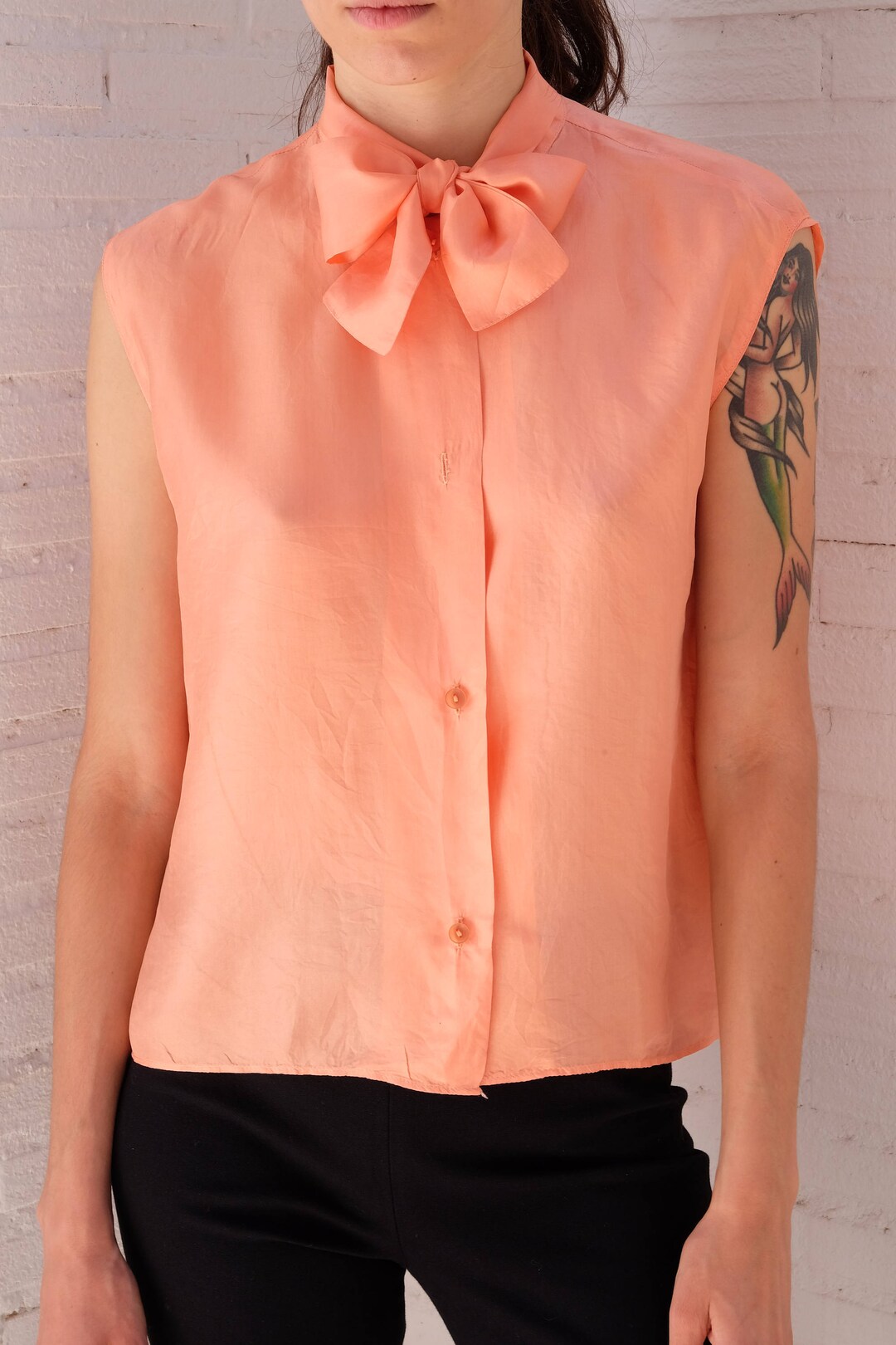 1950s camicetta / rosa di seta con collo cravatta/fiocco applicato ...