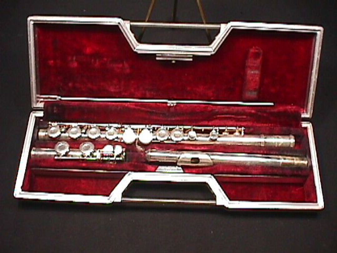An Armstrong Model 104 Silver Platted Flute in a Hard Magnet Case Ready ...