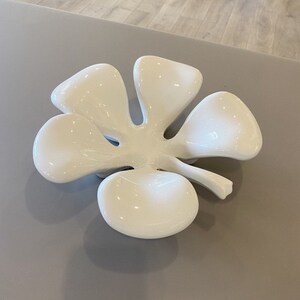White Ceramic Clover Fruit Bowl Modern White Cloverleaf Shaped Dish a ...
