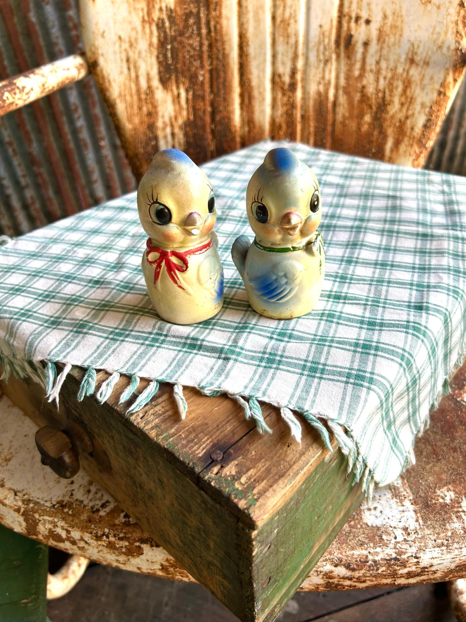 Vintage Commodore Anthropomorphic Birds Noise Box Maker Salt & Pepper ...