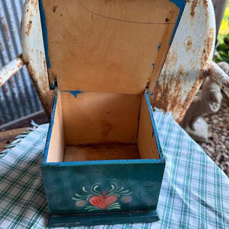 Vintage Folk Art Box 11”tx6.5”x6.25” - Etsy