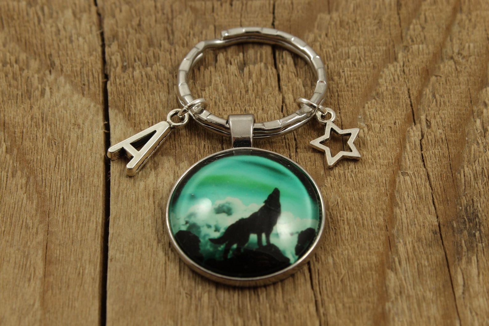 Howling Wolf Keyring Wolf Keychain Wolf Fan Gift Wolf Fan - Etsy UK
