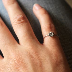 Sterling Silver Flower Ring, Sweet and Simple Floral Ring - Etsy