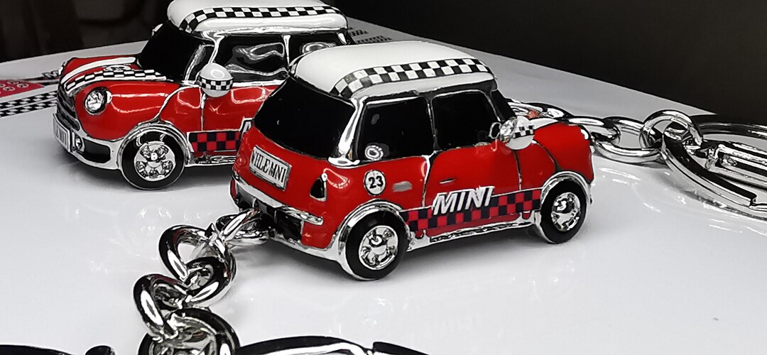 Red Red Body Mini Car,personality White Gold Car Keychain, Especially ...