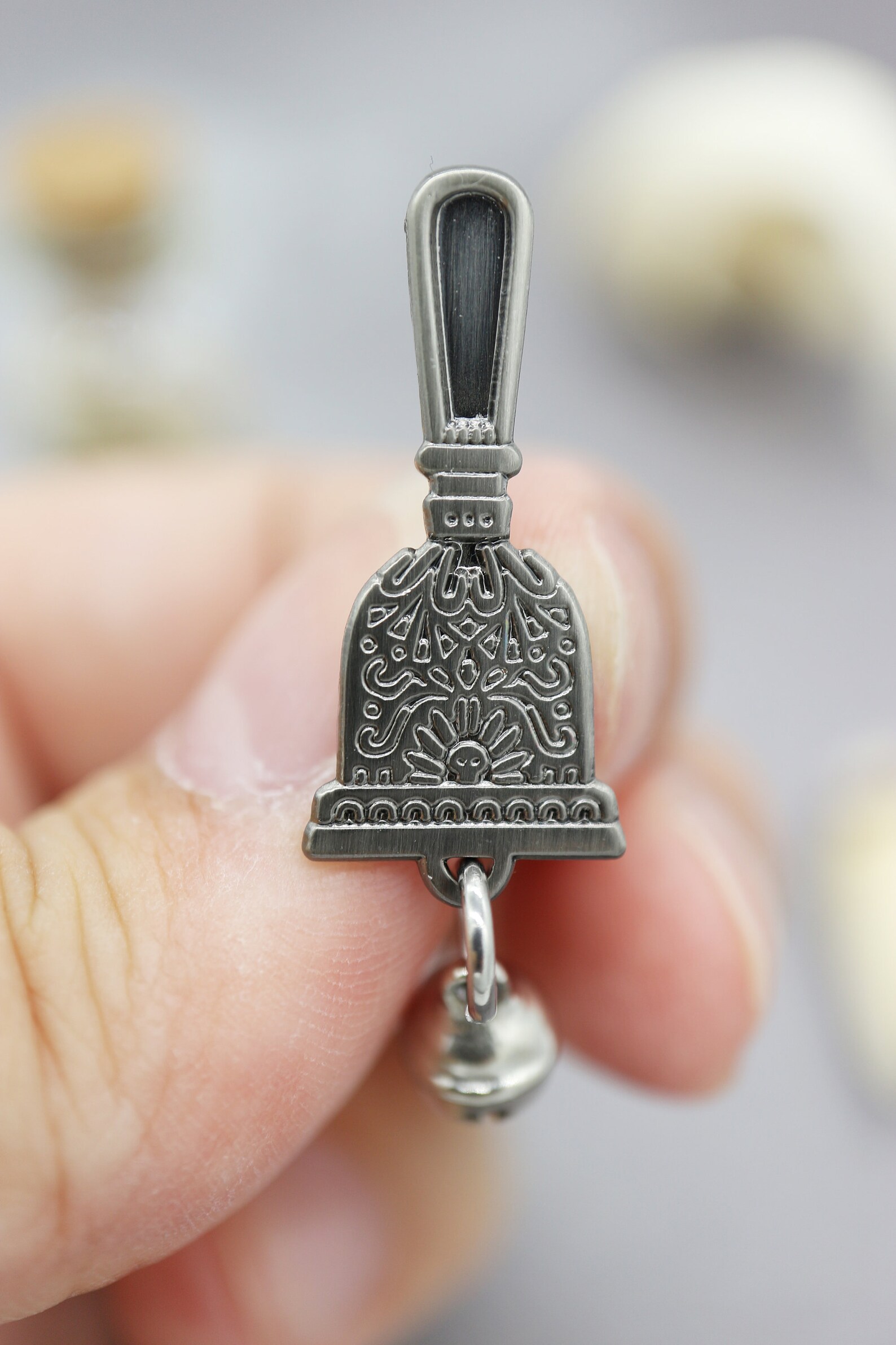 Abhorsen Inspired Saraneth Bell Fan Enamel Pin | Etsy