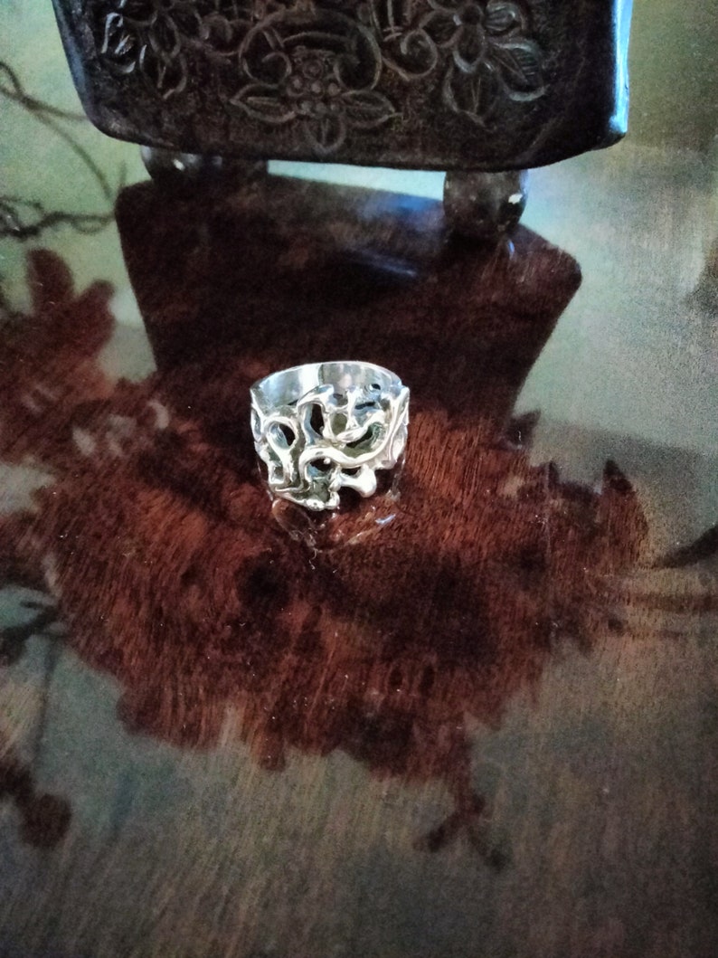 Sterling Silver Scrolled Face Ring, Size 8 - Etsy