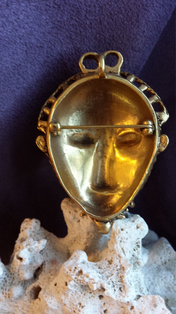 Gold vintage face mask brooch - pendant - Gem