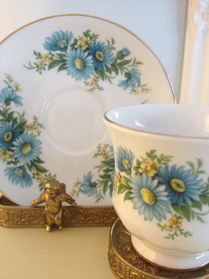 Vintage Queen Anne Tea Cup and Saucer Set - Etsy