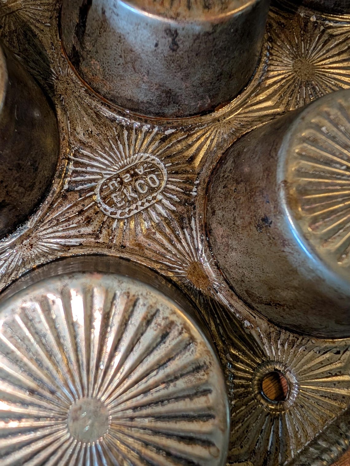 Vintage Edko Ovenex USA Metal Star Burst Cupcake Tin 12, Baking ...