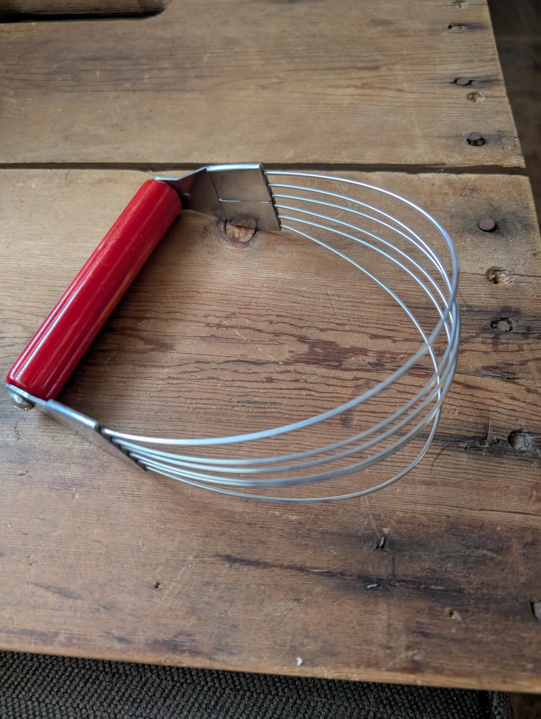 Vintage Androck Red Handle Bakelite Wire Pastry Cutter. Baking, Kitchen ...