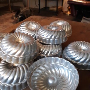 Vintage Mid Century Pinwheel Swirly Jello Tin Mold, Set of 12, Baking ...