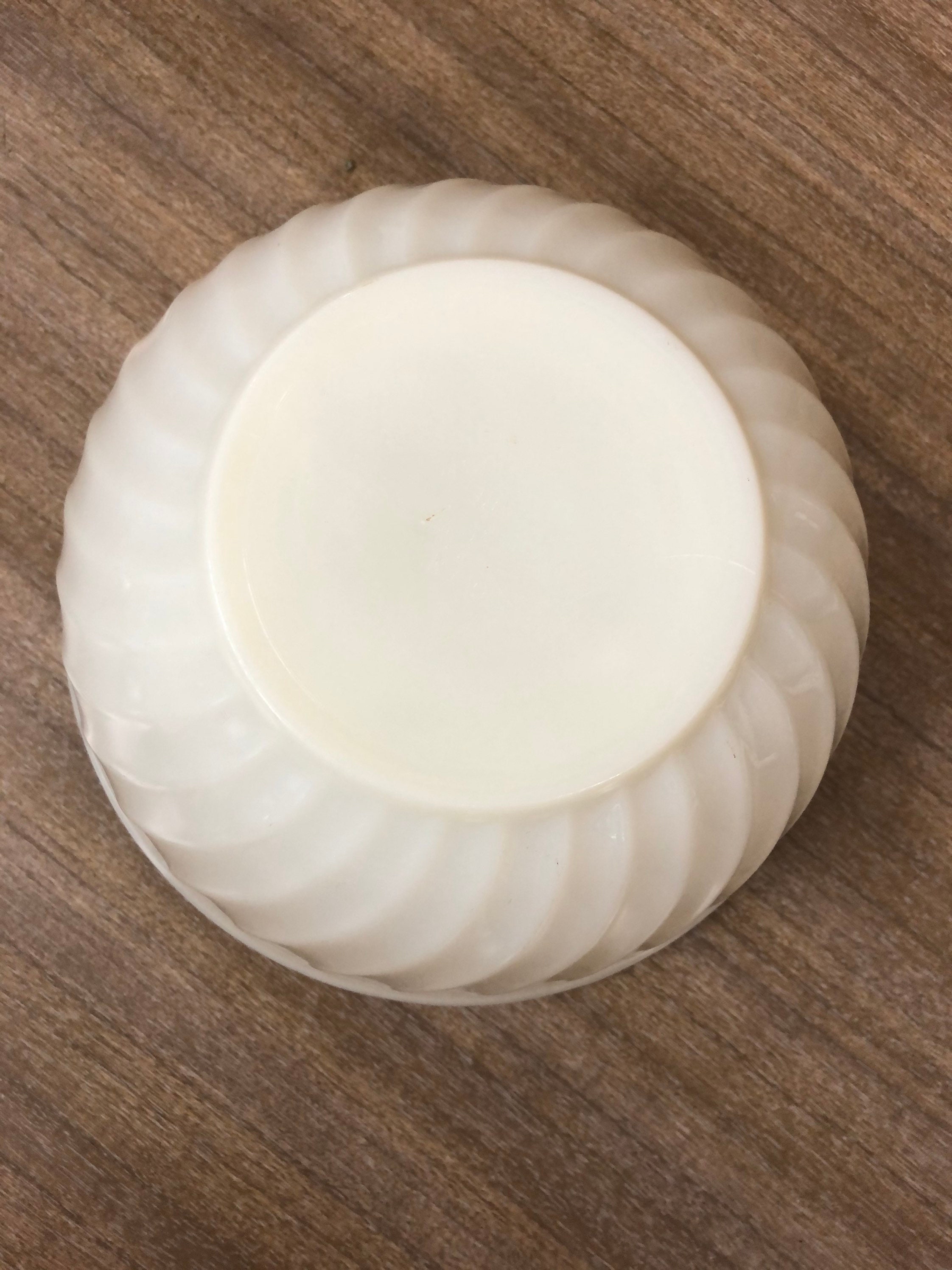 Fire King off White 8" Swirl Bowl / Vintage Fire King Swirl Mixing Bowl ...