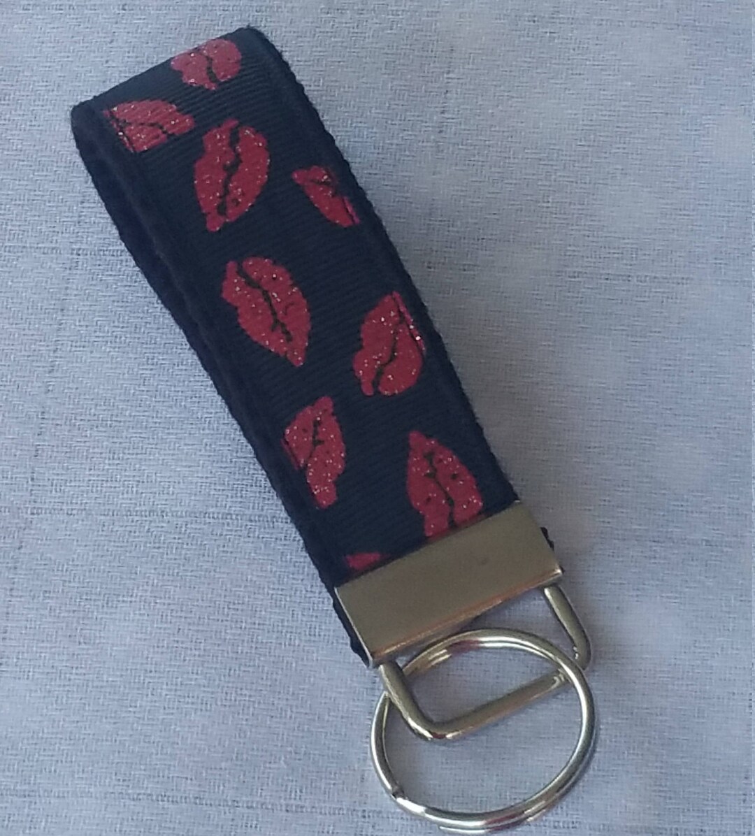 Black and Red Key Fob/ Red Lips Pattern Key Holder/ Valentines Day Gift ...