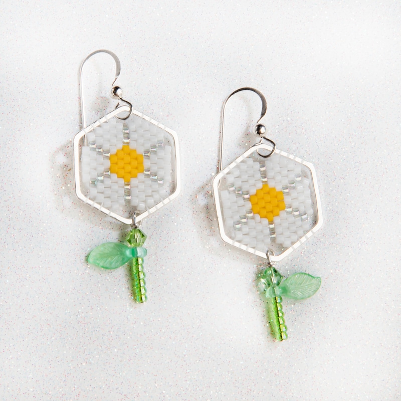 Daisy Beaded Earrings - Etsy