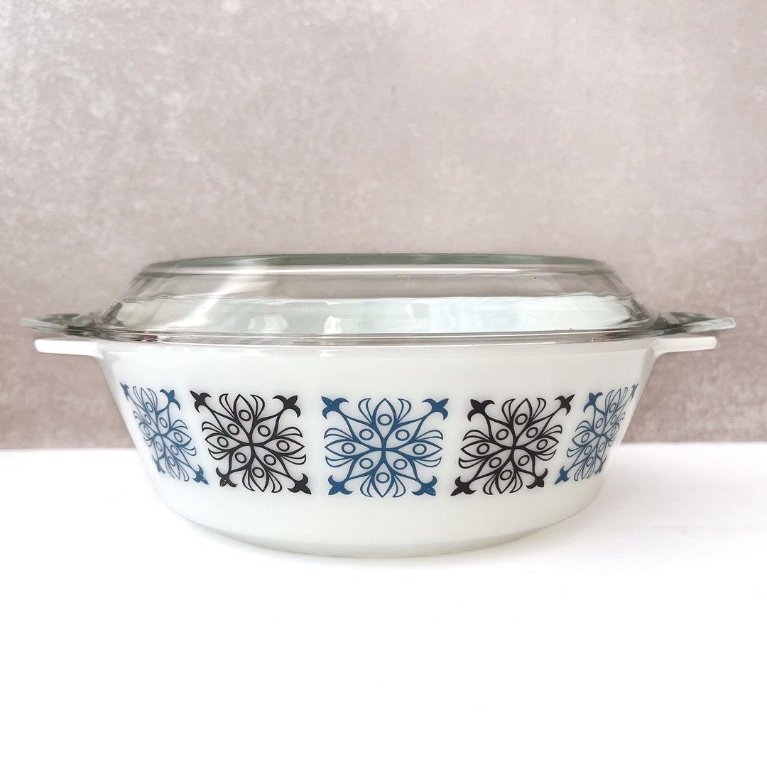 JAJ Pyrex Chelsea Casserole, Lidded Oven Dish, Black and Blue Design ...