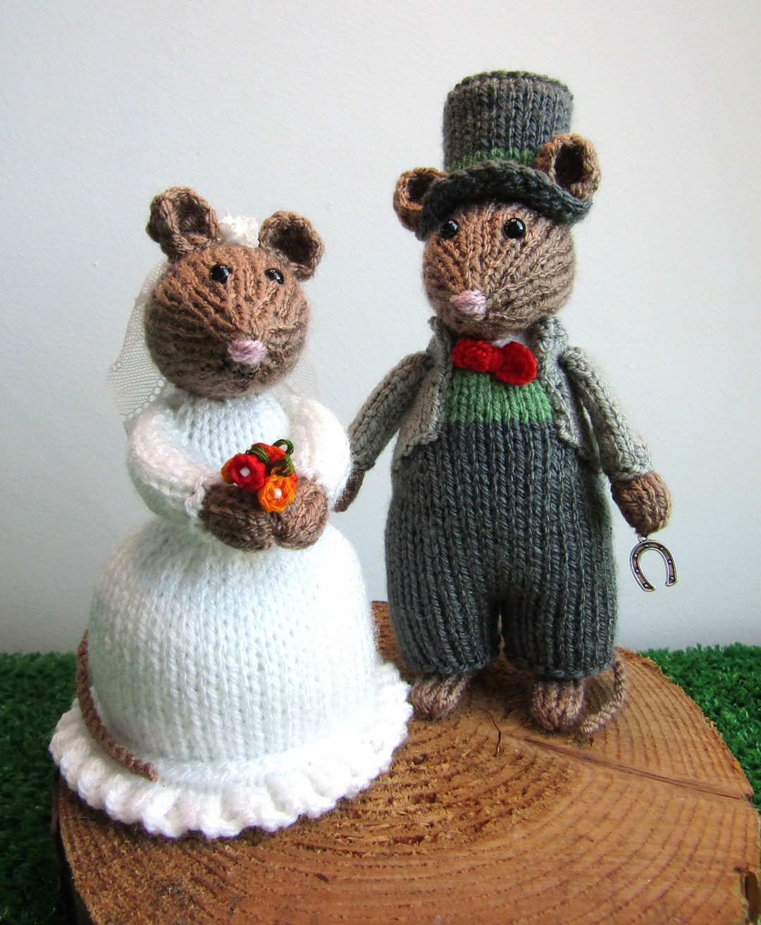 Hand Knitted Bride and Groom Mice. Bridal Mice. Wedding Mice. Cake ...