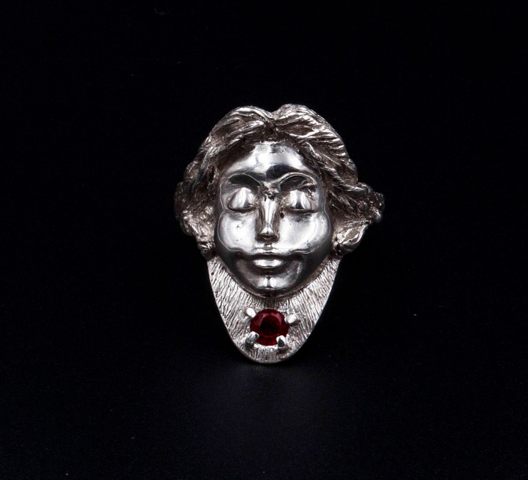 Sculpture Ring Face of 925 Silver Sleeping Woman With Balinese Garnet ...