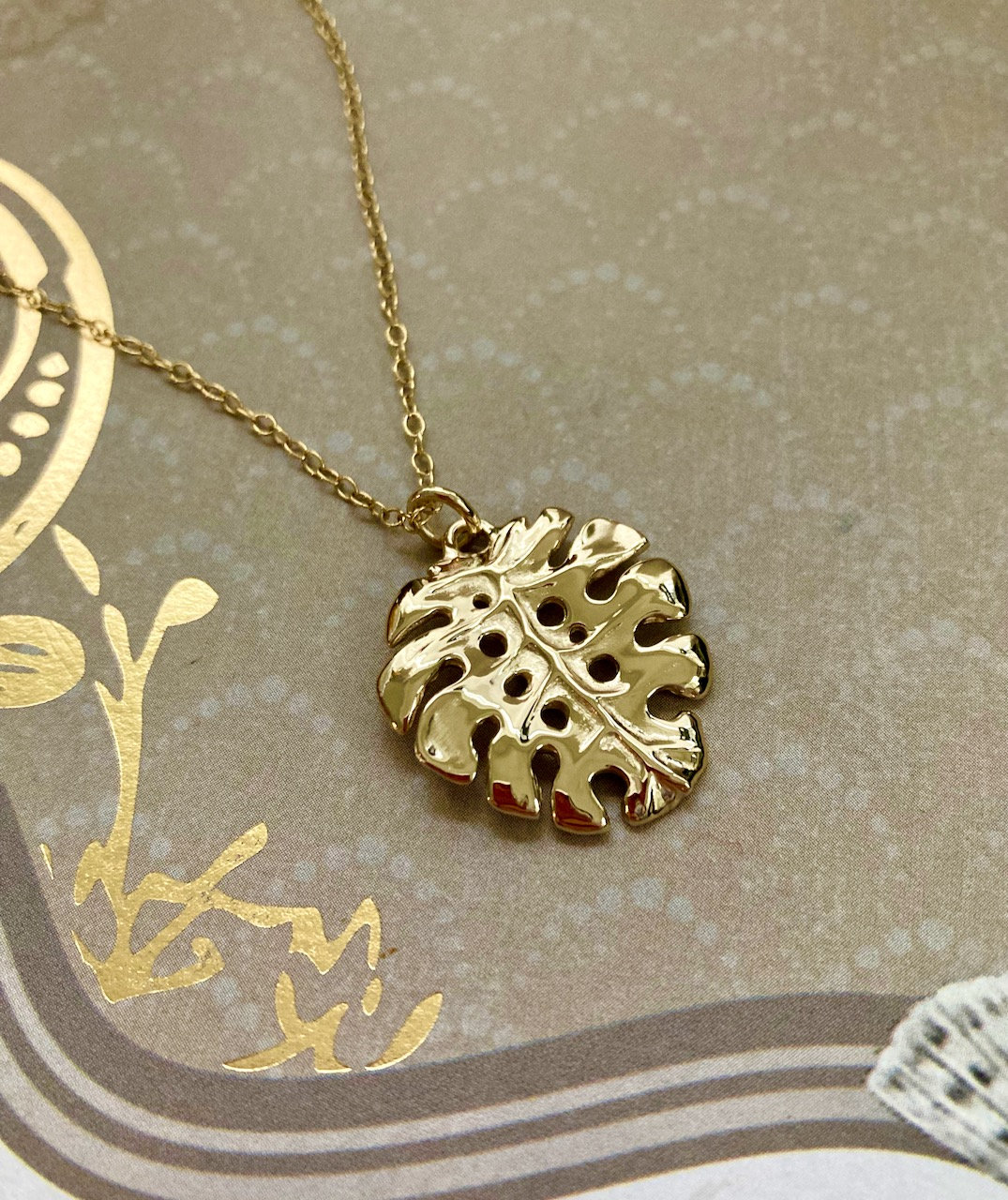Monstera Leaf Pendant in 18k Gold - Etsy