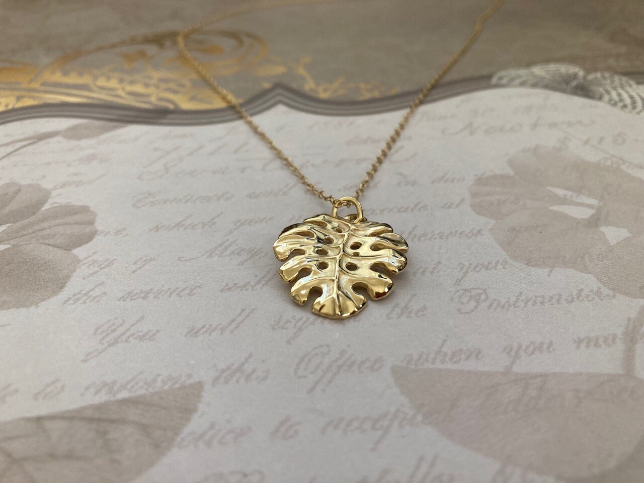 Monstera Leaf Pendant in 18k Gold - Etsy