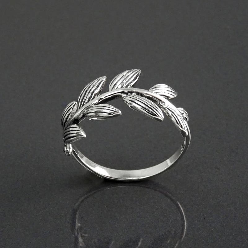 Laurel Leaf Ring - Etsy