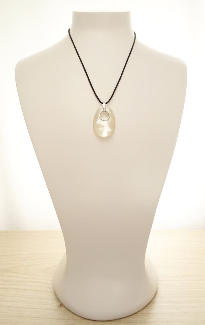 Pendentif 925 Nacre Blanche, Nacre en Ovale avec des Reflets irisés ...