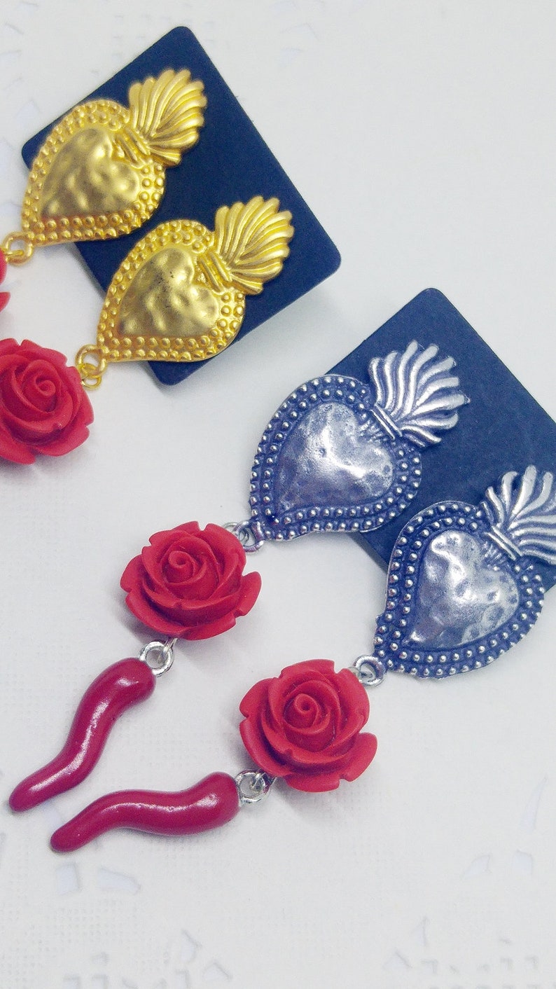 Orecchini pendenti con cuore sacro rose rosse e cornetti - Etsy Italia