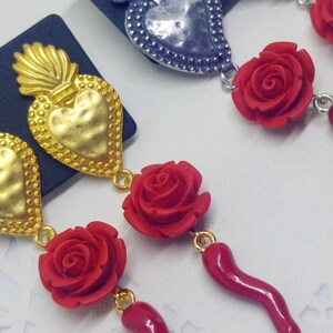 Orecchini pendenti con cuore sacro rose rosse e cornetti - Etsy Italia
