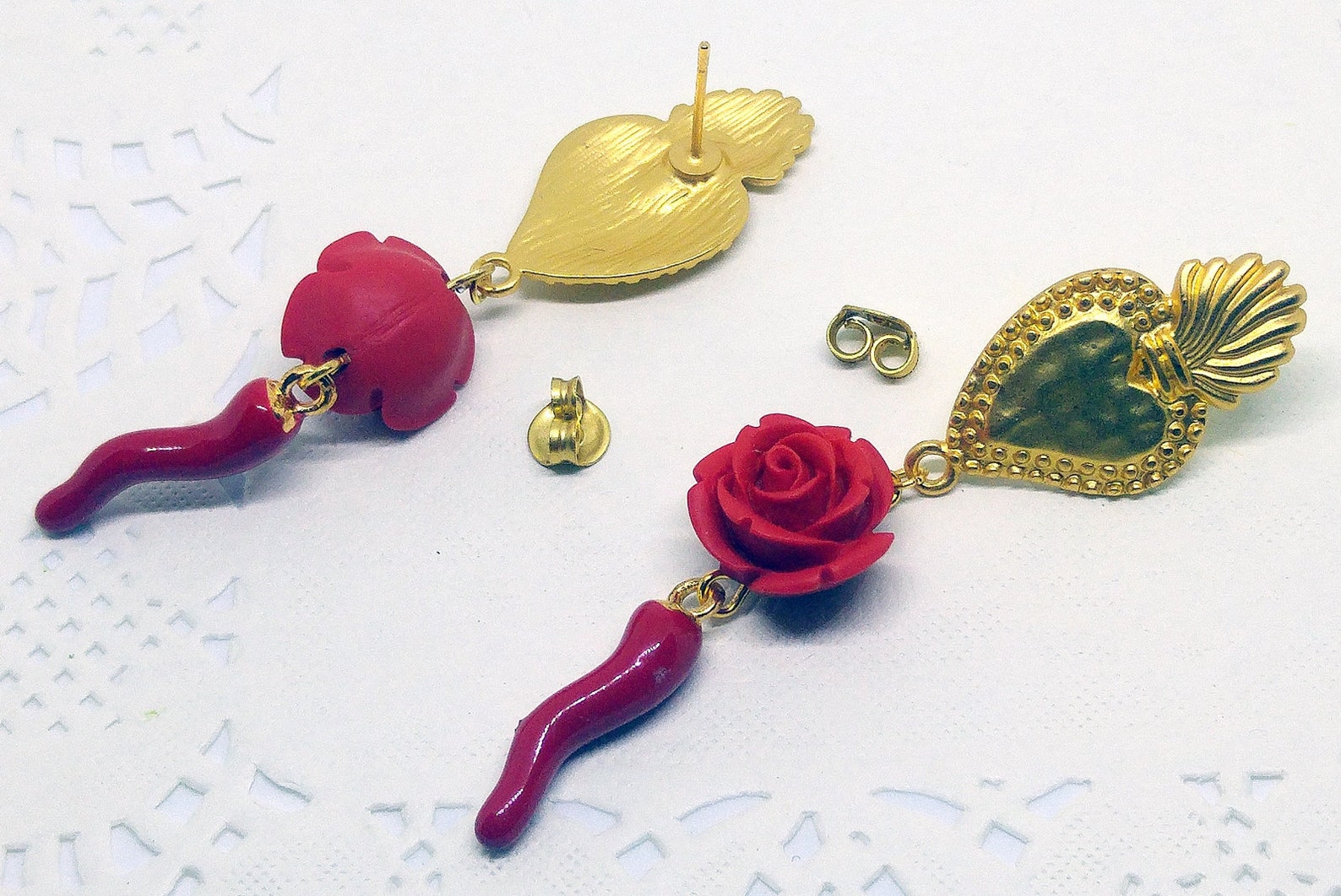 Orecchini pendenti con cuore sacro rose rosse e cornetti - Etsy Italia